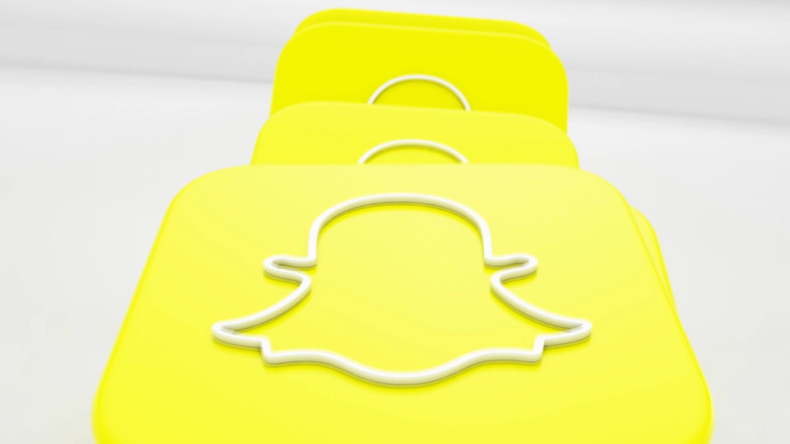 Dynamic Snapchat 3D Icons – Vertical Social Media Opener